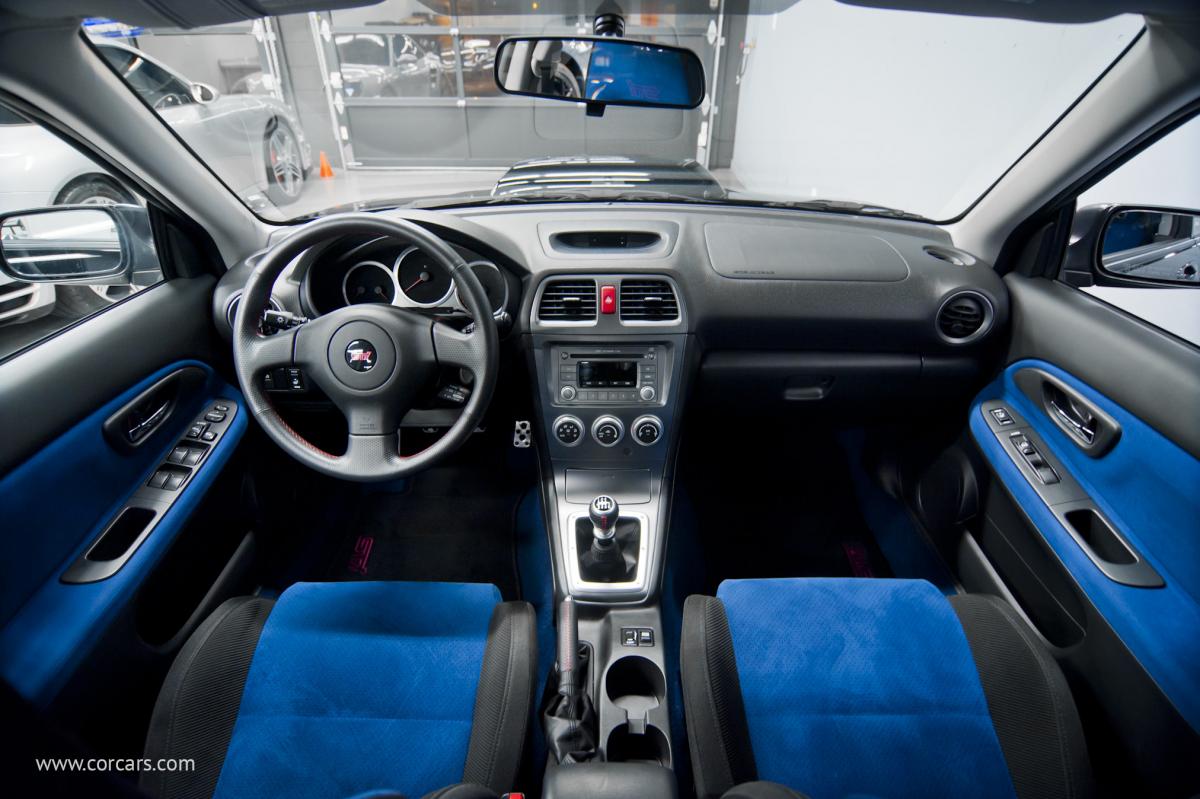 2005 subaru interior