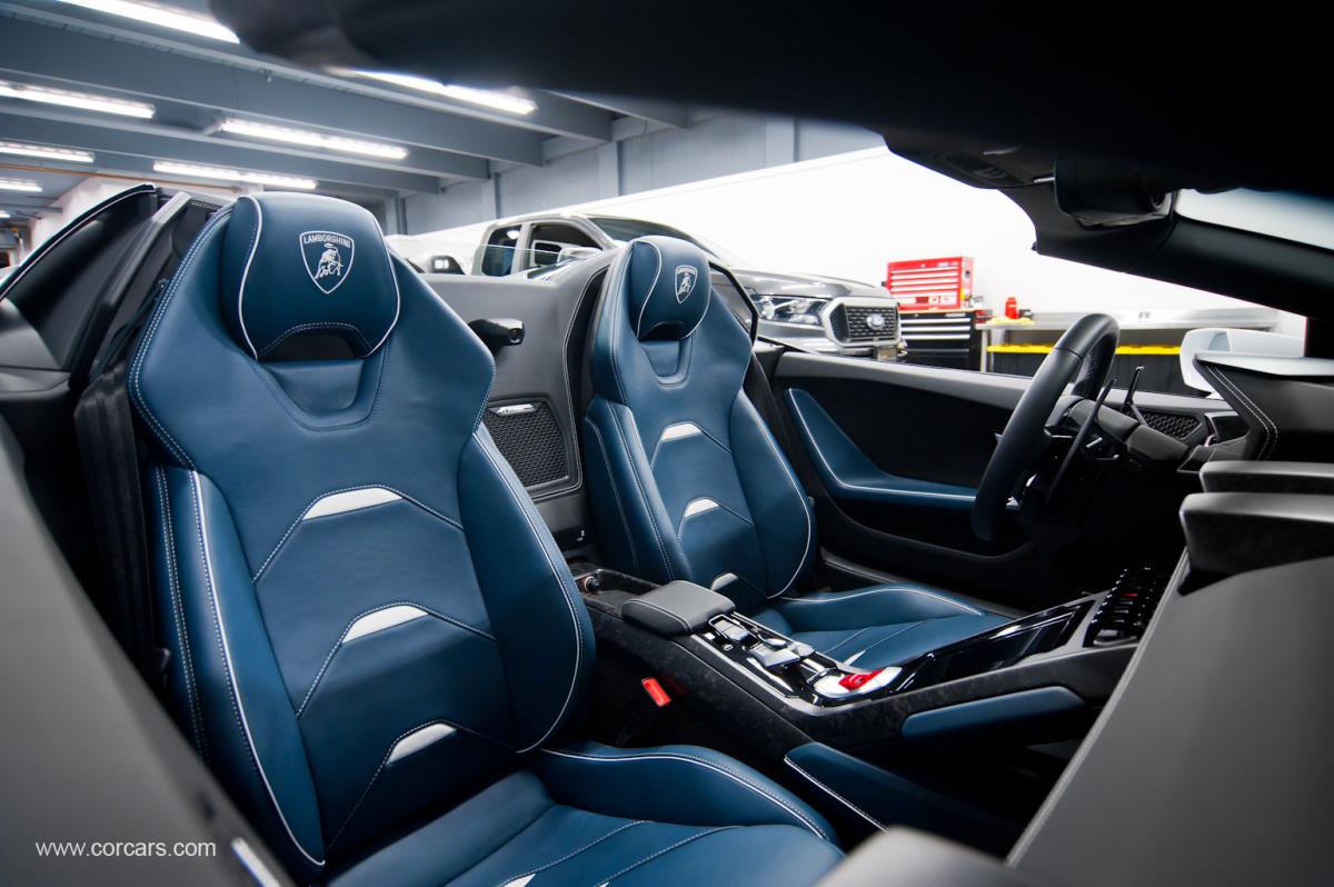 lamborghini huracan blue interior